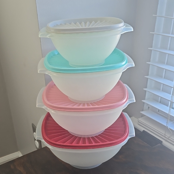 Tupperware | Kitchen | Vintage 4 Piece Tupperware Bowl Set With ...